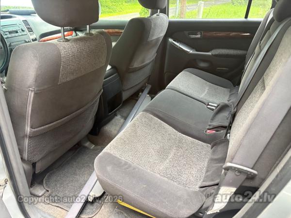 Pelēks Toyota Land Cruiser 2005 Rapla, ar dzinēja tilpumu 3.00 L un nobraukumu 398 tūkst. km par 5800 €, foto 7 vietnē AUTOMOTO.COM.LV