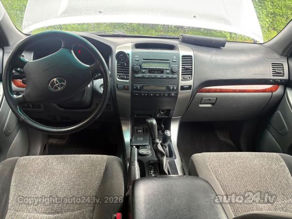 Pelēks Toyota Land Cruiser 2005 Rapla, ar dzinēja tilpumu 3.00 L un nobraukumu 398 tūkst. km par 5800 €, foto 8 vietnē AUTOMOTO.COM.LV