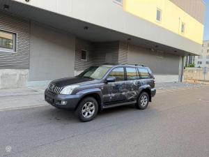 Pelēks Toyota Land Cruiser 2005 Viļņa, ar dzinēja tilpumu 2.98 L un nobraukumu 235 tūkst. km par 6800 €, foto 16 vietnē AUTOMOTO.COM.LV