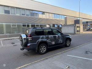 Pelēks Toyota Land Cruiser 2005 Viļņa, ar dzinēja tilpumu 2.98 L un nobraukumu 235 tūkst. km par 6800 €, foto 18 vietnē AUTOMOTO.COM.LV