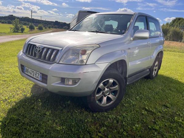 Grey Toyota Land Cruiser 2005 in Taurage, with an engine capacity of 2.98 L and mileage of 493 thousand km for 6300 €, photo 1 on AUTOMOTO.COM.LV