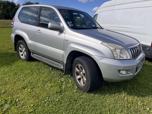 Grey Toyota Land Cruiser 2005 in Taurage, with an engine capacity of 2.98 L and mileage of 493 thousand km for 6300 €, photo 2 on AUTOMOTO.COM.LV