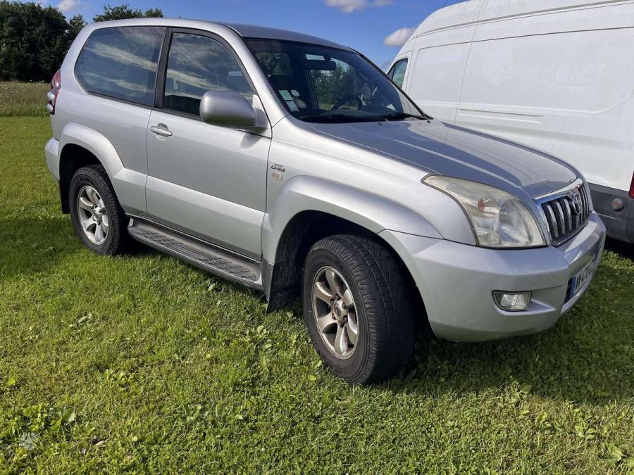 Grey Toyota Land Cruiser 2005 in Taurage, with an engine capacity of 2.98 L and mileage of 493 thousand km for 6300 €, photo 3 on AUTOMOTO.COM.LV