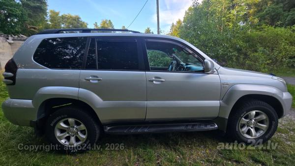 Grey Toyota Land Cruiser 2005 in Tallinn, with an engine capacity of 3.00 L and mileage of 365 thousand km for 8000 €, photo 2 on AUTOMOTO.COM.LV