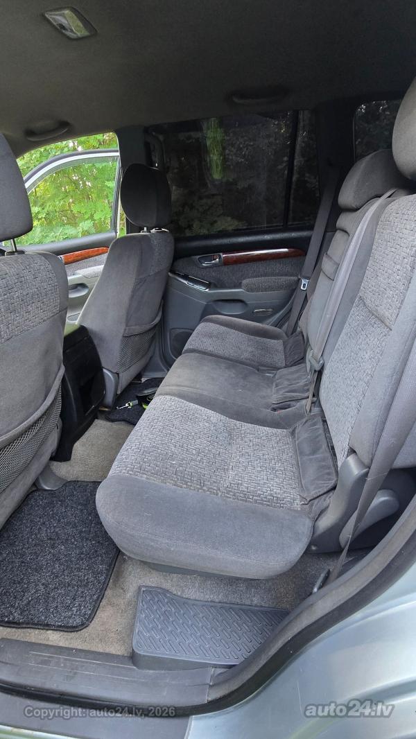 Grey Toyota Land Cruiser 2005 in Tallinn, with an engine capacity of 3.00 L and mileage of 365 thousand km for 8000 €, photo 10 on AUTOMOTO.COM.LV