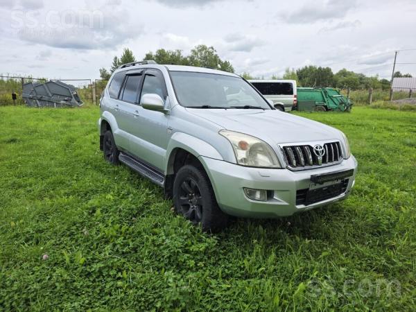 Grey Toyota Land Cruiser 2005 in Jelgava, with an engine capacity of 3.00 L and mileage of 348 thousand km for 8900 €, photo 1 on AUTOMOTO.COM.LV