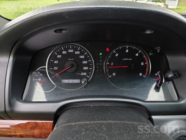 Grey Toyota Land Cruiser 2005 in Jelgava, with an engine capacity of 3.00 L and mileage of 348 thousand km for 8900 €, photo 7 on AUTOMOTO.COM.LV