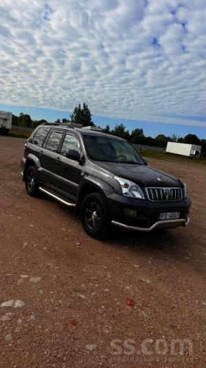 Pelēks Toyota Land Cruiser 2005 Rēzekne, ar dzinēja tilpumu 3.00 L un nobraukumu 377 tūkst. km par 8500 €, foto  vietnē AUTOMOTO.COM.LV