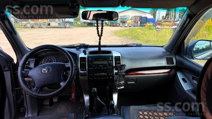 Pelēks Toyota Land Cruiser 2005 Rēzekne, ar dzinēja tilpumu 3.00 L un nobraukumu 377 tūkst. km par 8500 €, foto 3 vietnē AUTOMOTO.COM.LV