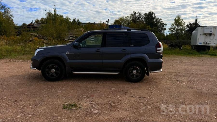 Pelēks Toyota Land Cruiser 2005 Rēzekne, ar dzinēja tilpumu 3.00 L un nobraukumu 377 tūkst. km par 8500 €, foto 4 vietnē AUTOMOTO.COM.LV