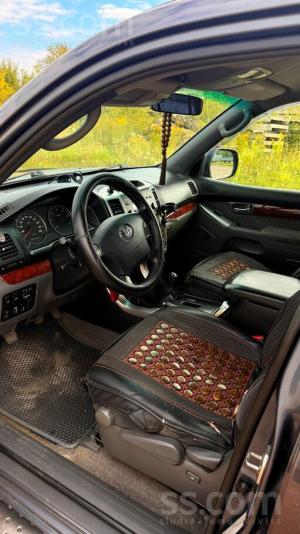 Pelēks Toyota Land Cruiser 2005 Rēzekne, ar dzinēja tilpumu 3.00 L un nobraukumu 377 tūkst. km par 8500 €, foto 5 vietnē AUTOMOTO.COM.LV