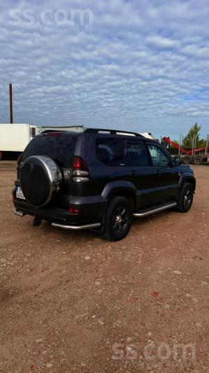 Pelēks Toyota Land Cruiser 2005 Rēzekne, ar dzinēja tilpumu 3.00 L un nobraukumu 377 tūkst. km par 8500 €, foto 6 vietnē AUTOMOTO.COM.LV