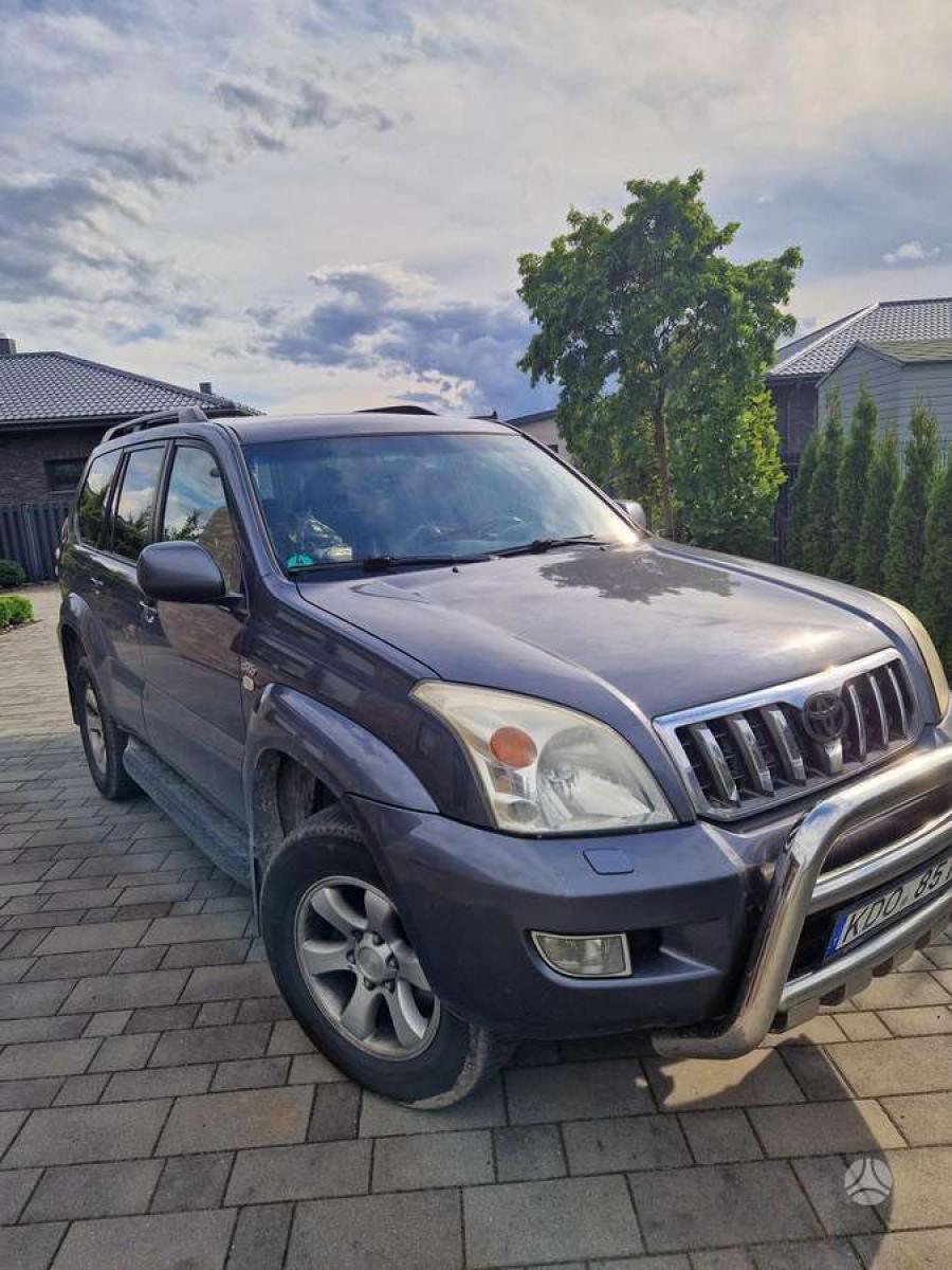 Pelēks Toyota Land Cruiser 2005 Kauņa, ar dzinēja tilpumu 2.98 L un nobraukumu 445 tūkst. km par 9000 €, foto 1 vietnē AUTOMOTO.COM.LV