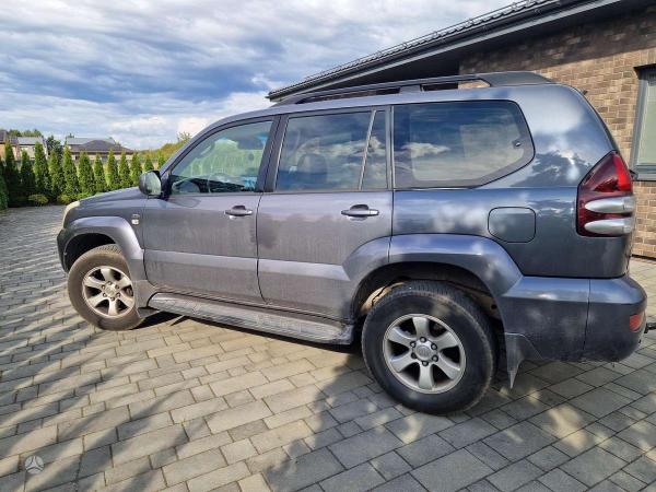 Grey Toyota Land Cruiser 2005 in Kaunas, with an engine capacity of 2.98 L and mileage of 445 thousand km for 9000 €, photo 3 on AUTOMOTO.COM.LV