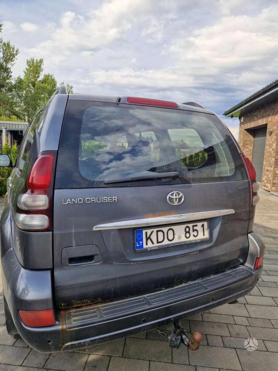 Pelēks Toyota Land Cruiser 2005 Kauņa, ar dzinēja tilpumu 2.98 L un nobraukumu 445 tūkst. km par 9000 €, foto 4 vietnē AUTOMOTO.COM.LV