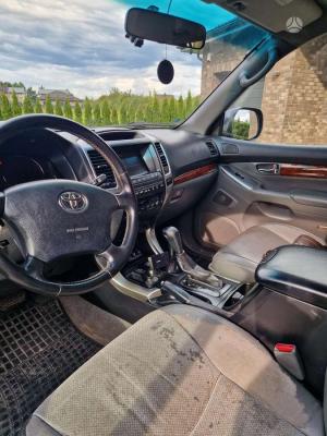 Pelēks Toyota Land Cruiser 2005 Kauņa, ar dzinēja tilpumu 2.98 L un nobraukumu 445 tūkst. km par 9000 €, foto 7 vietnē AUTOMOTO.COM.LV