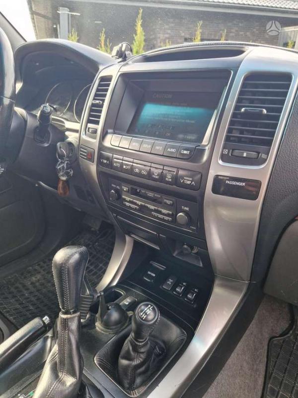 Grey Toyota Land Cruiser 2005 in Kaunas, with an engine capacity of 2.98 L and mileage of 445 thousand km for 9000 €, photo 10 on AUTOMOTO.COM.LV