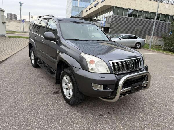 Pelēks Toyota Land Cruiser 2005 Viļņa, ar dzinēja tilpumu 2.98 L un nobraukumu 271 tūkst. km par 7700 €, foto 8 vietnē AUTOMOTO.COM.LV