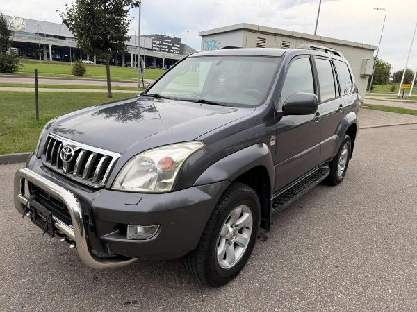 Pelēks Toyota Land Cruiser 2005 Viļņa, ar dzinēja tilpumu 2.98 L un nobraukumu 271 tūkst. km par 7700 €, foto 10 vietnē AUTOMOTO.COM.LV