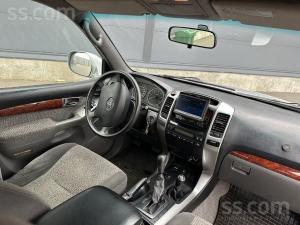 Grey Toyota Land Cruiser 2005 in Riga, with an engine capacity of 3.00 L and mileage of 221 thousand km for 6900 €, photo 8 on AUTOMOTO.COM.LV