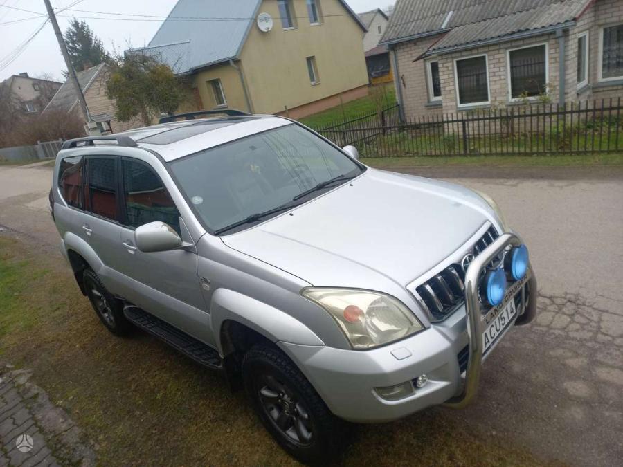 Pelēks Toyota Land Cruiser 2006 Kauņa, ar dzinēja tilpumu 3.00 L un nobraukumu 370 tūkst. km par 9900 €, foto 2 vietnē AUTOMOTO.COM.LV