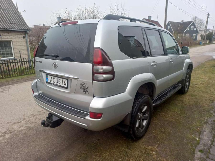Pelēks Toyota Land Cruiser 2006 Kauņa, ar dzinēja tilpumu 3.00 L un nobraukumu 370 tūkst. km par 9900 €, foto 7 vietnē AUTOMOTO.COM.LV