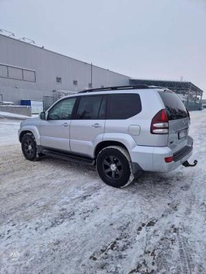 Grey Toyota Land Cruiser 2006 in Kaunas, with an engine capacity of 2.98 L and mileage of 323 thousand km for 12300 €, photo 4 on AUTOMOTO.COM.LV