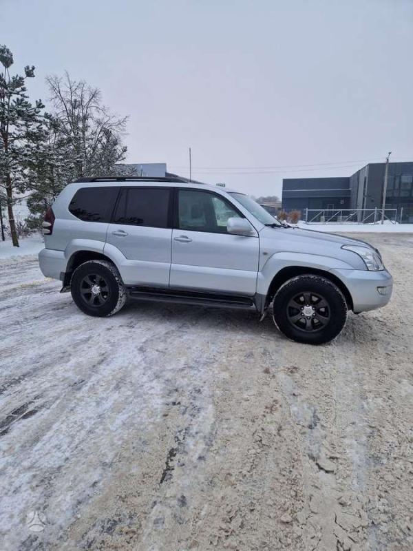 Pelēks Toyota Land Cruiser 2006 Kauņa, ar dzinēja tilpumu 2.98 L un nobraukumu 323 tūkst. km par 12300 €, foto 6 vietnē AUTOMOTO.COM.LV