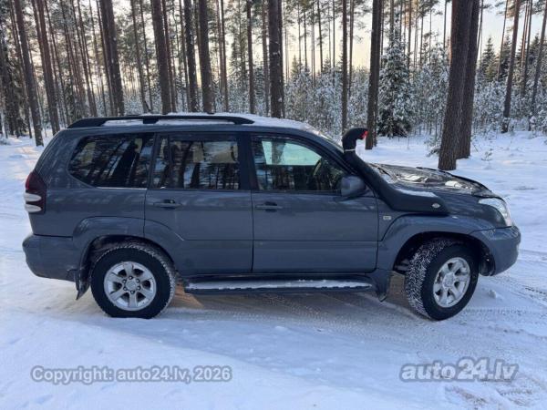 Grey Toyota Land Cruiser 2006 in Tallinn, with an engine capacity of 3.00 L and mileage of 320 thousand km for 9500 €, photo 5 on AUTOMOTO.COM.LV