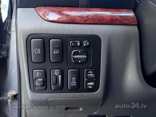 Pelēks Toyota Land Cruiser 2006 Tallina, ar dzinēja tilpumu 3.00 L un nobraukumu 320 tūkst. km par 9500 €, foto 11 vietnē AUTOMOTO.COM.LV