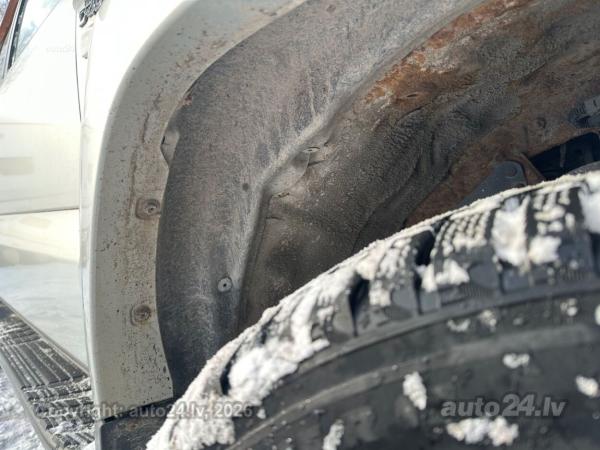 Pelēks Toyota Land Cruiser 2006 Tallina, ar dzinēja tilpumu 3.00 L un nobraukumu 314 tūkst. km par 7900 €, foto 11 vietnē AUTOMOTO.COM.LV