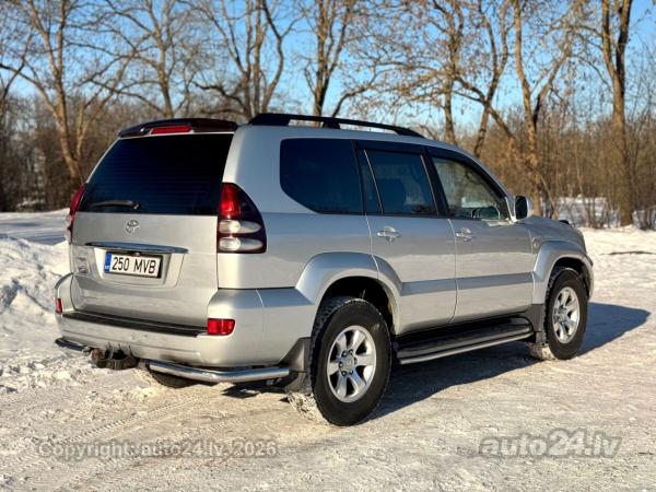 Pelēks Toyota Land Cruiser 2006 Tallina, ar dzinēja tilpumu 3.00 L un nobraukumu 309 tūkst. km par 7990 €, foto 4 vietnē AUTOMOTO.COM.LV