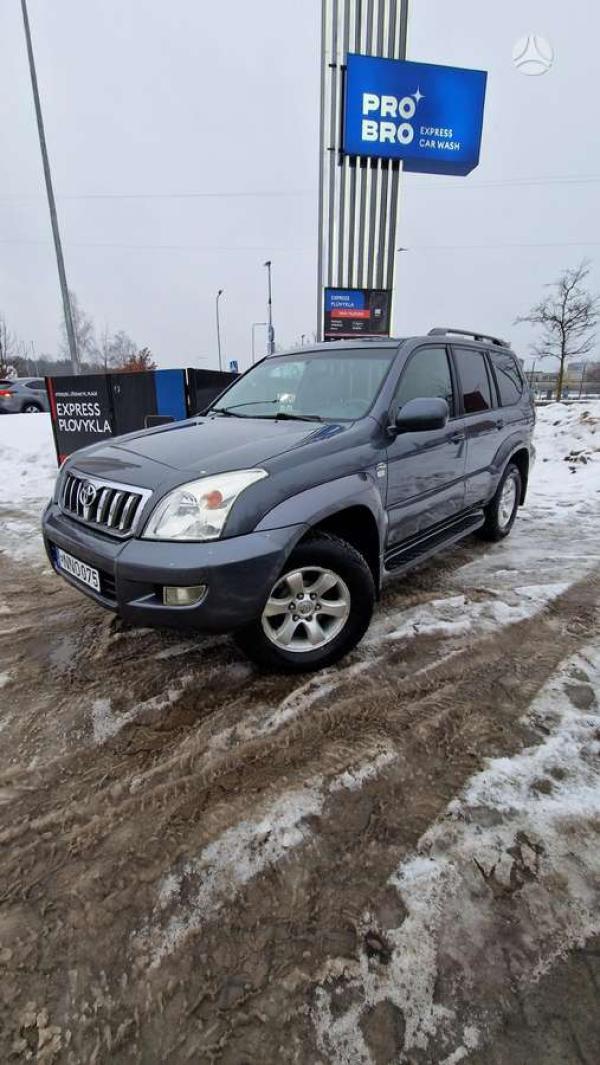 Pelēks Toyota Land Cruiser 2006 Viļņa, ar dzinēja tilpumu 2.98 L un nobraukumu 310 tūkst. km par 11300 €, foto 1 vietnē AUTOMOTO.COM.LV