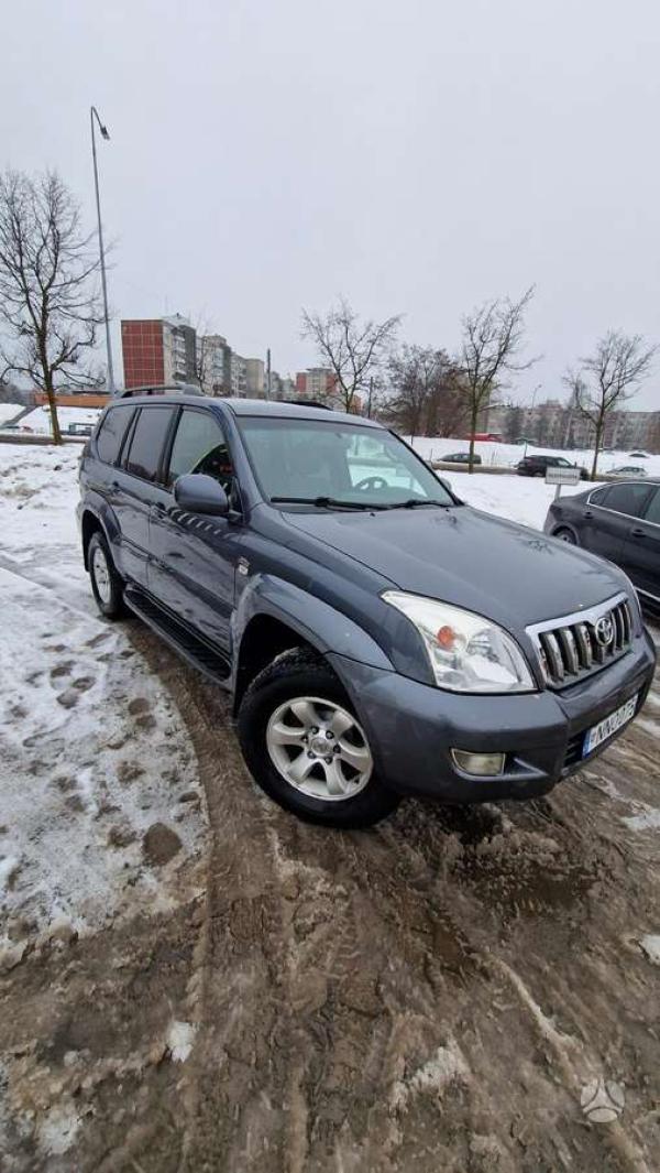 Pelēks Toyota Land Cruiser 2006 Viļņa, ar dzinēja tilpumu 2.98 L un nobraukumu 310 tūkst. km par 11300 €, foto 2 vietnē AUTOMOTO.COM.LV