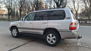 Grey Toyota Land Cruiser 2006 in Tallinn, with an engine capacity of 4.20 L and mileage of 234 thousand km for 17777 €, photo 3 on AUTOMOTO.COM.LV