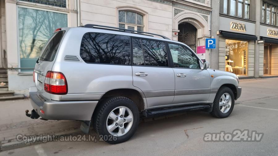 Grey Toyota Land Cruiser 2006 in Tallinn, with an engine capacity of 4.20 L and mileage of 234 thousand km for 17777 €, photo 4 on AUTOMOTO.COM.LV