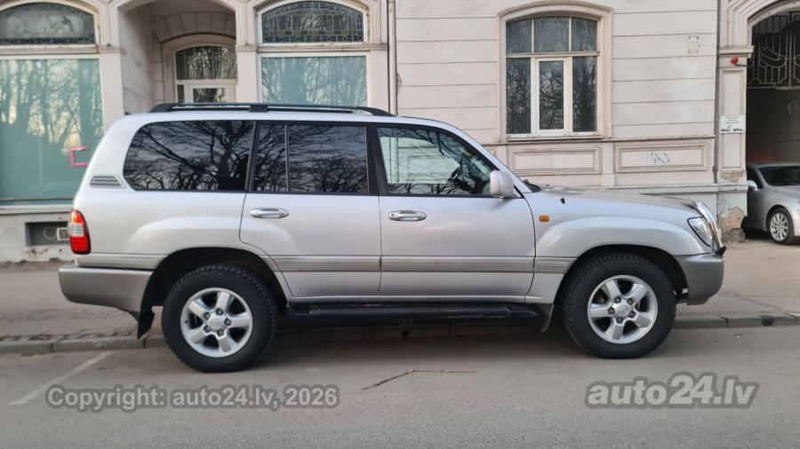 Grey Toyota Land Cruiser 2006 in Tallinn, with an engine capacity of 4.20 L and mileage of 234 thousand km for 17777 €, photo 5 on AUTOMOTO.COM.LV