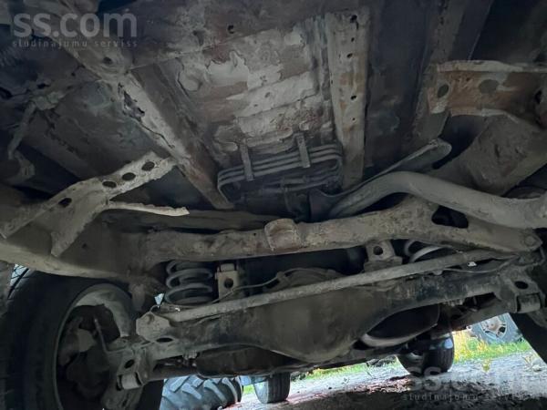 Grey Toyota Land Cruiser 2006 in Valmiera, with an engine capacity of 3.00 L and mileage of 413 thousand km for 5700 €, photo 6 on AUTOMOTO.COM.LV