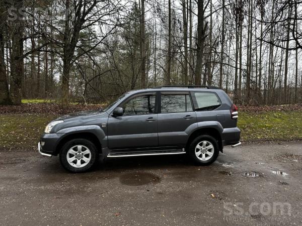 Pelēks Toyota Land Cruiser 2006 Valmiera, ar dzinēja tilpumu 3.00 L un nobraukumu 357 tūkst. km par 5400 €, foto 4 vietnē AUTOMOTO.COM.LV