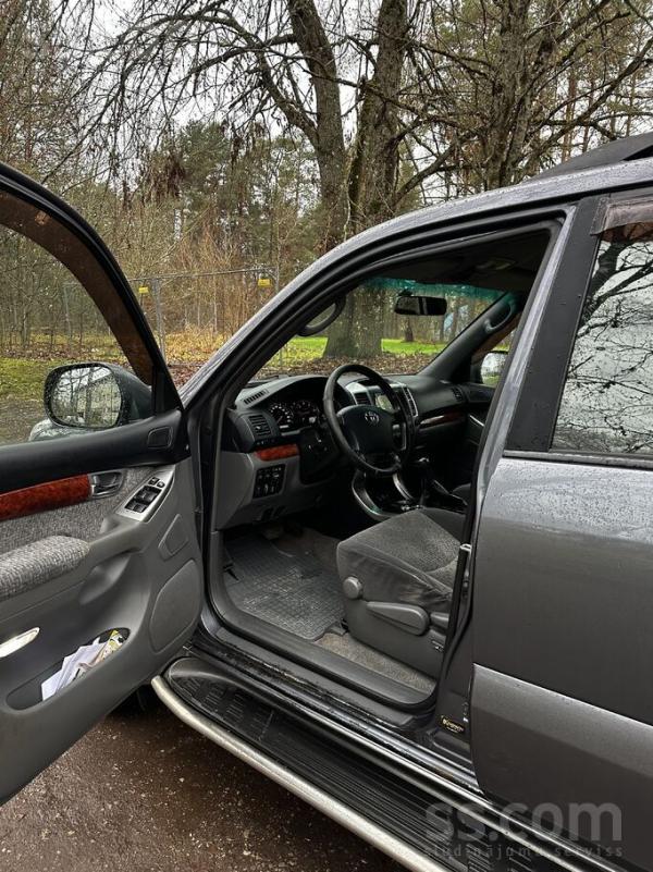 Pelēks Toyota Land Cruiser 2006 Valmiera, ar dzinēja tilpumu 3.00 L un nobraukumu 357 tūkst. km par 5400 €, foto 5 vietnē AUTOMOTO.COM.LV