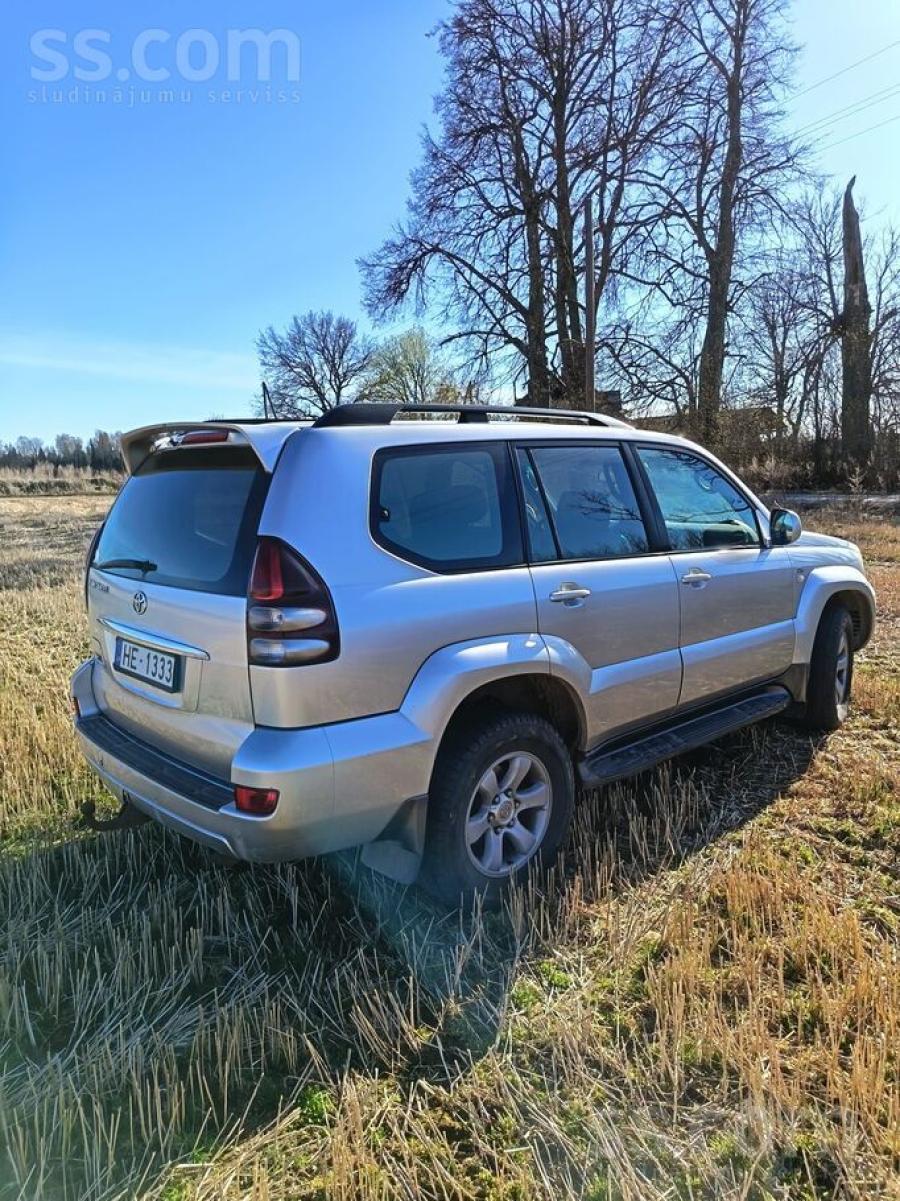 Pelēks Toyota Land Cruiser 2006 Valmiera, ar dzinēja tilpumu 3.00 L un nobraukumu 260 tūkst. km par 10800 €, foto 3 vietnē AUTOMOTO.COM.LV