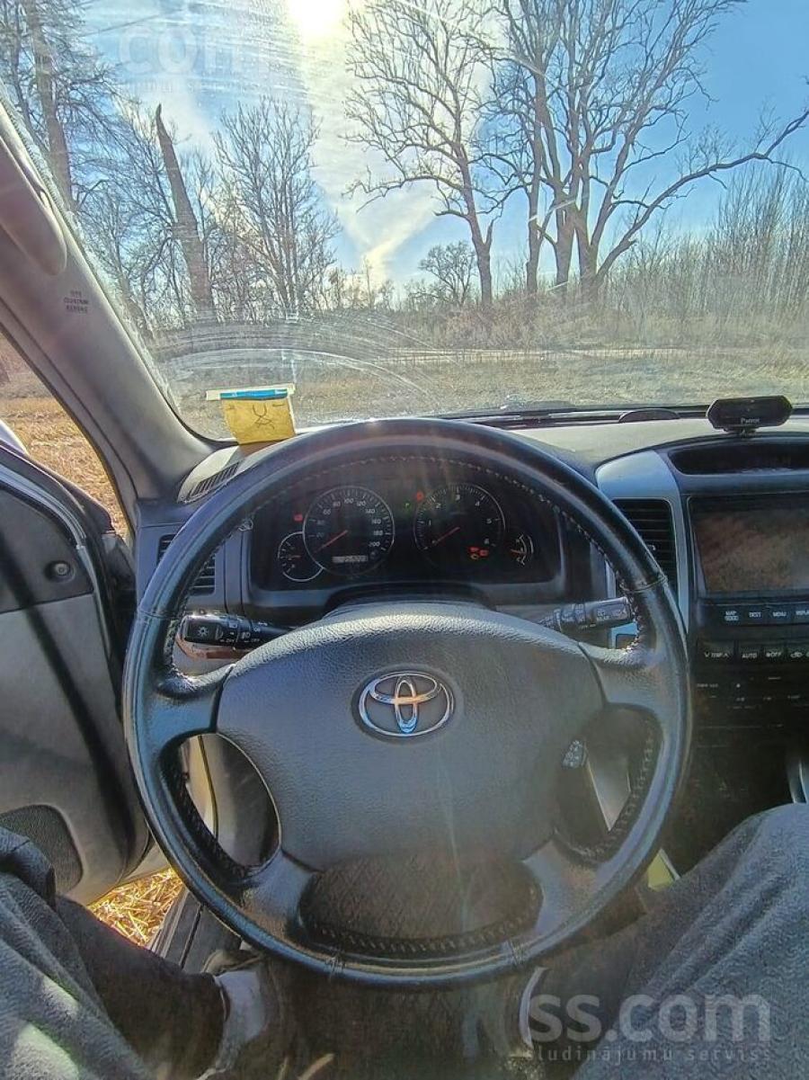Pelēks Toyota Land Cruiser 2006 Valmiera, ar dzinēja tilpumu 3.00 L un nobraukumu 260 tūkst. km par 10800 €, foto 12 vietnē AUTOMOTO.COM.LV