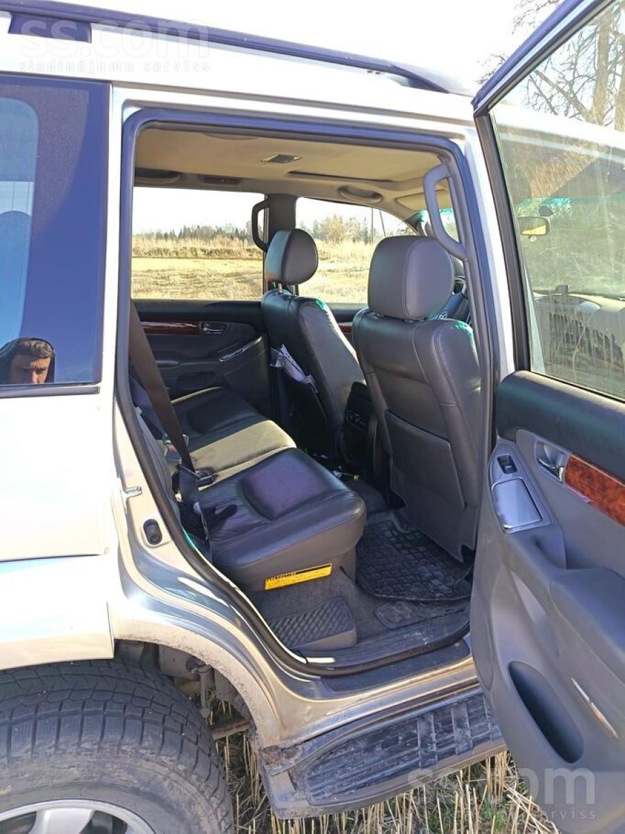 Pelēks Toyota Land Cruiser 2006 Valmiera, ar dzinēja tilpumu 3.00 L un nobraukumu 260 tūkst. km par 10800 €, foto 17 vietnē AUTOMOTO.COM.LV