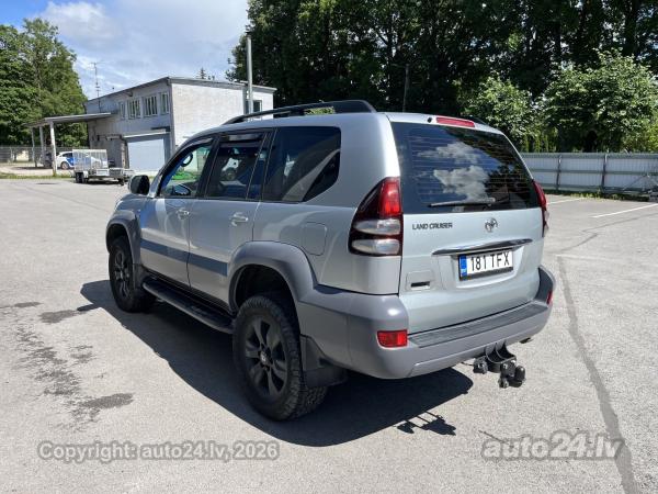 Pelēks Toyota Land Cruiser 2006 Tallina, ar dzinēja tilpumu 3.00 L un nobraukumu 255 tūkst. km par 18000 €, foto 5 vietnē AUTOMOTO.COM.LV