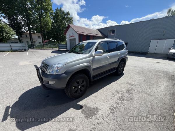 Pelēks Toyota Land Cruiser 2006 Tallina, ar dzinēja tilpumu 3.00 L un nobraukumu 255 tūkst. km par 18000 €, foto 6 vietnē AUTOMOTO.COM.LV