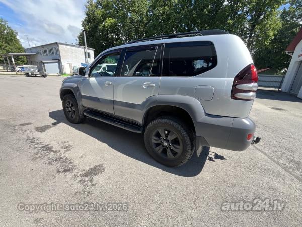 Pelēks Toyota Land Cruiser 2006 Tallina, ar dzinēja tilpumu 3.00 L un nobraukumu 255 tūkst. km par 18000 €, foto 7 vietnē AUTOMOTO.COM.LV