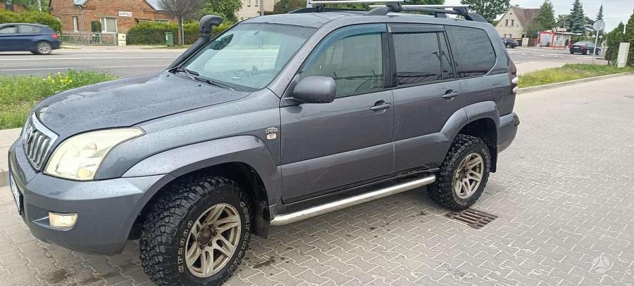 Grey Toyota Land Cruiser 2006 in Kaunas, with an engine capacity of 2.98 L and mileage of 750 thousand km for 9700 €, photo 3 on AUTOMOTO.COM.LV