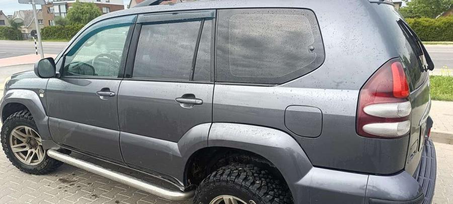 Grey Toyota Land Cruiser 2006 in Kaunas, with an engine capacity of 2.98 L and mileage of 750 thousand km for 9700 €, photo 8 on AUTOMOTO.COM.LV