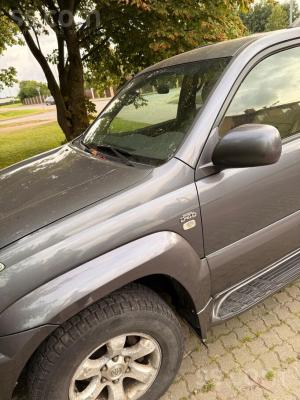 Pelēks Toyota Land Cruiser 2006 Ventspils, ar dzinēja tilpumu 2.90 L un nobraukumu 318 tūkst. km par 13000 €, foto 5 vietnē AUTOMOTO.COM.LV