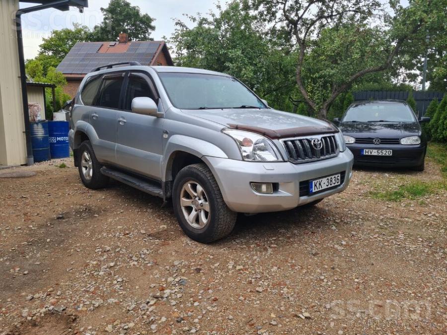 Pelēks Toyota Land Cruiser 2006 Cēsis, ar dzinēja tilpumu 3.00 L un nobraukumu 355 tūkst. km par 9800 €, foto 1 vietnē AUTOMOTO.COM.LV